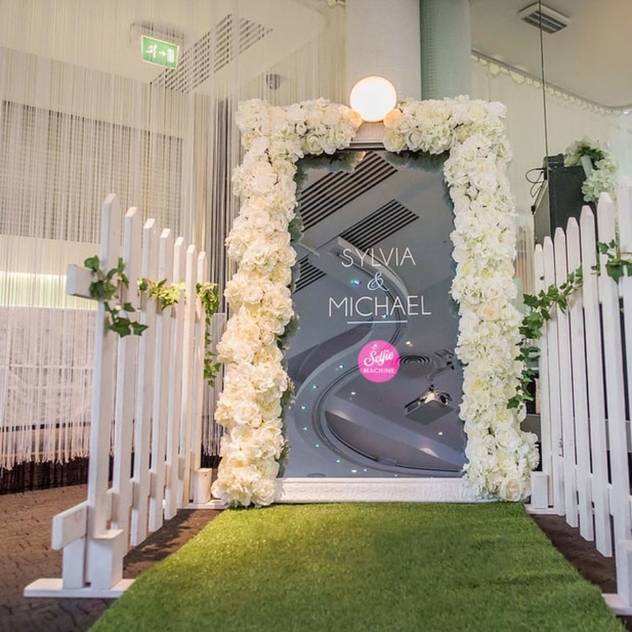 MAGIC MIRROR PHOTO BOOTH - Selfie Machine